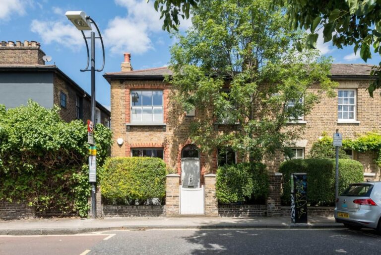 Modern & Historic Features Meet in A Victorian Home in London - The ...