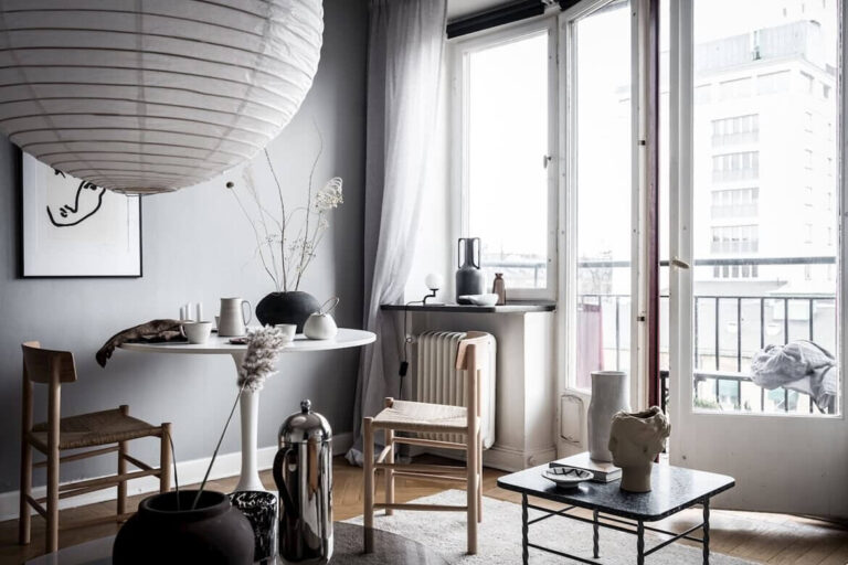 A Small Studio Apartment Decorated in Calm Color Tones - The Nordroom