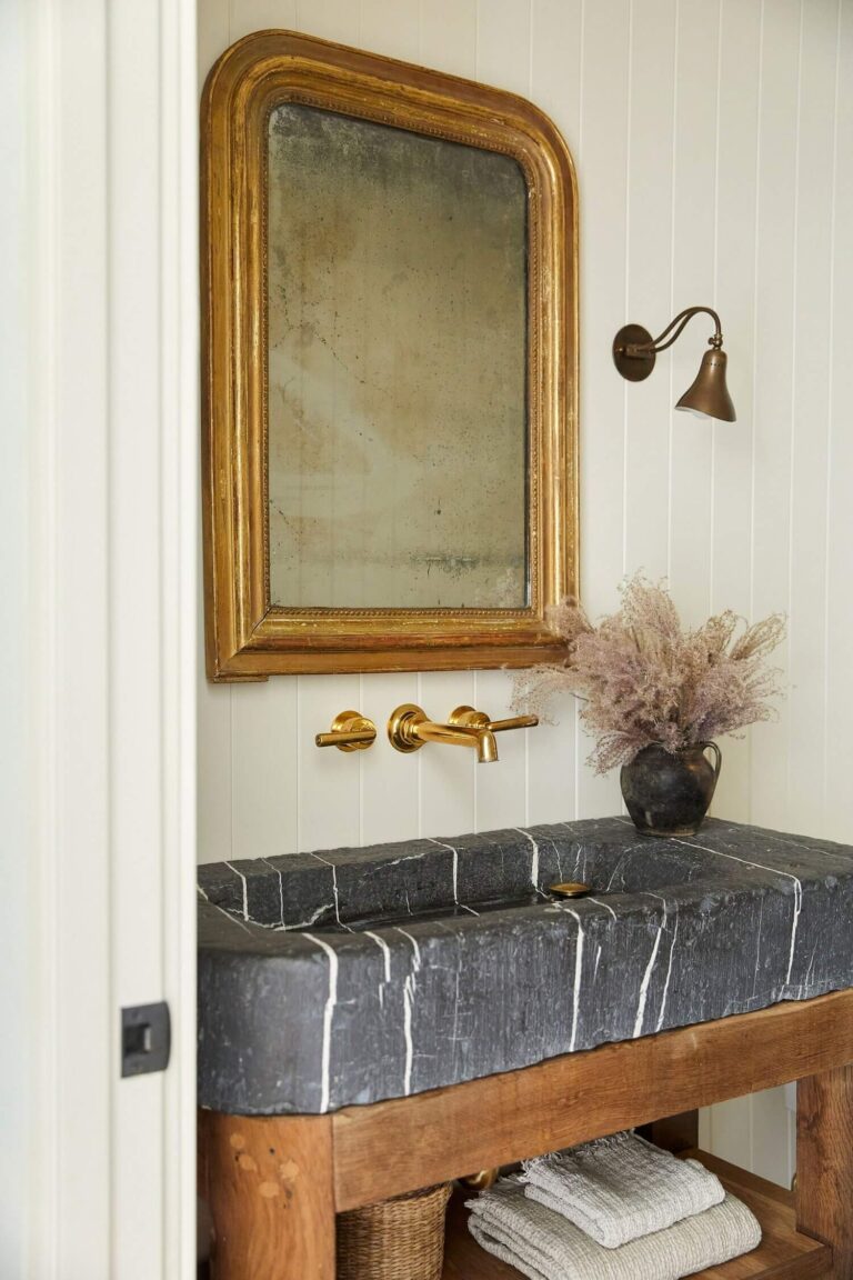 The Woodland Hills Family Home of Interior Designer Amber Lewis - The ...