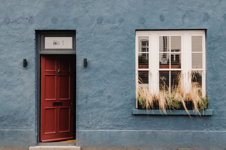 An Eclectic Narrow Blue House in London - The Nordroom
