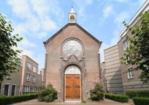 A Modern Chapel Conversion with Bright Colors - The Nordroom