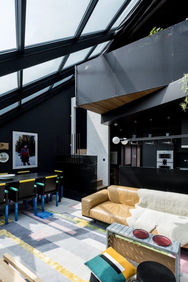 A Spectacular Modern Black Loft in London - The Nordroom