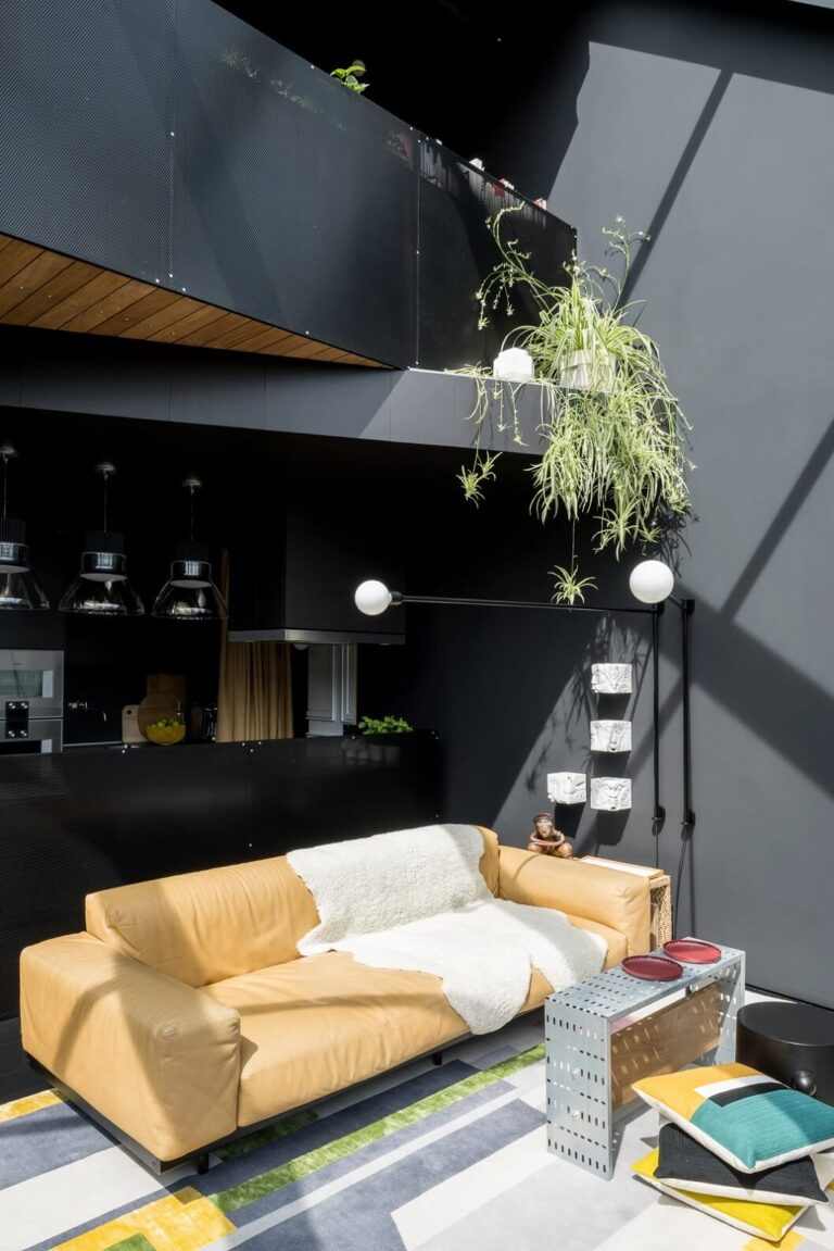 A Spectacular Modern Black Loft in London - The Nordroom
