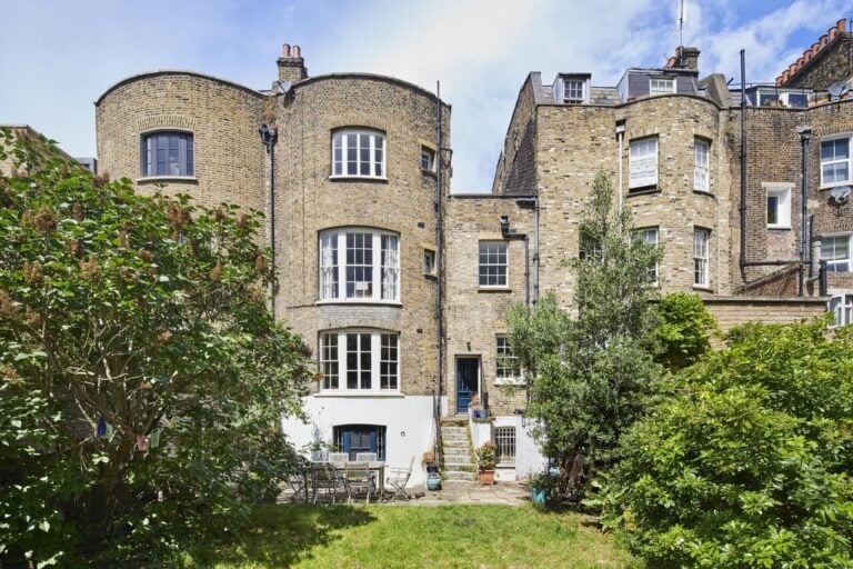 This Georgian Home in London Uses Blue as Accent Color - The Nordroom