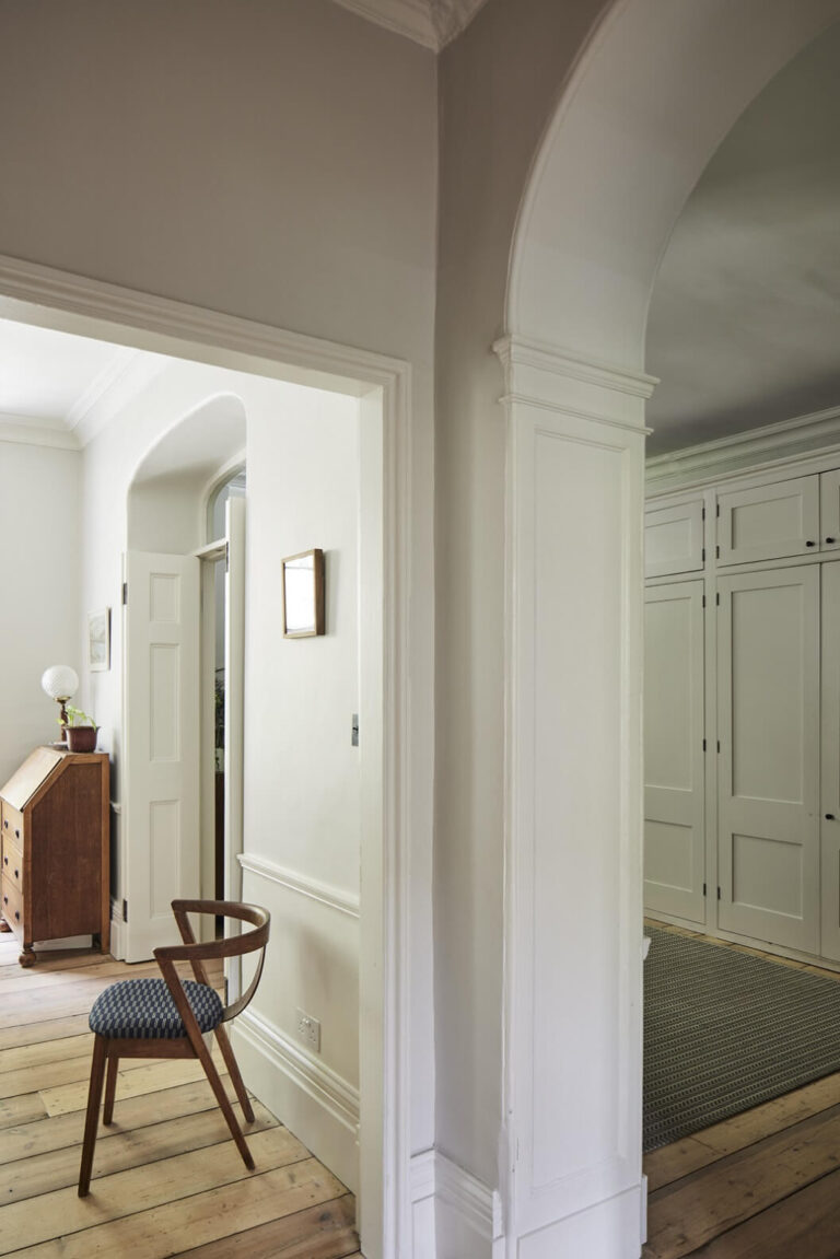 This Georgian Home in London Uses Blue as Accent Color - The Nordroom