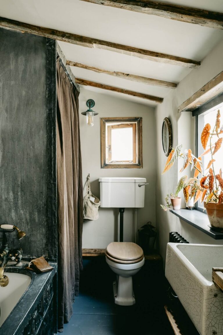 Original Features in a Regency Cottage in London - The Nordroom
