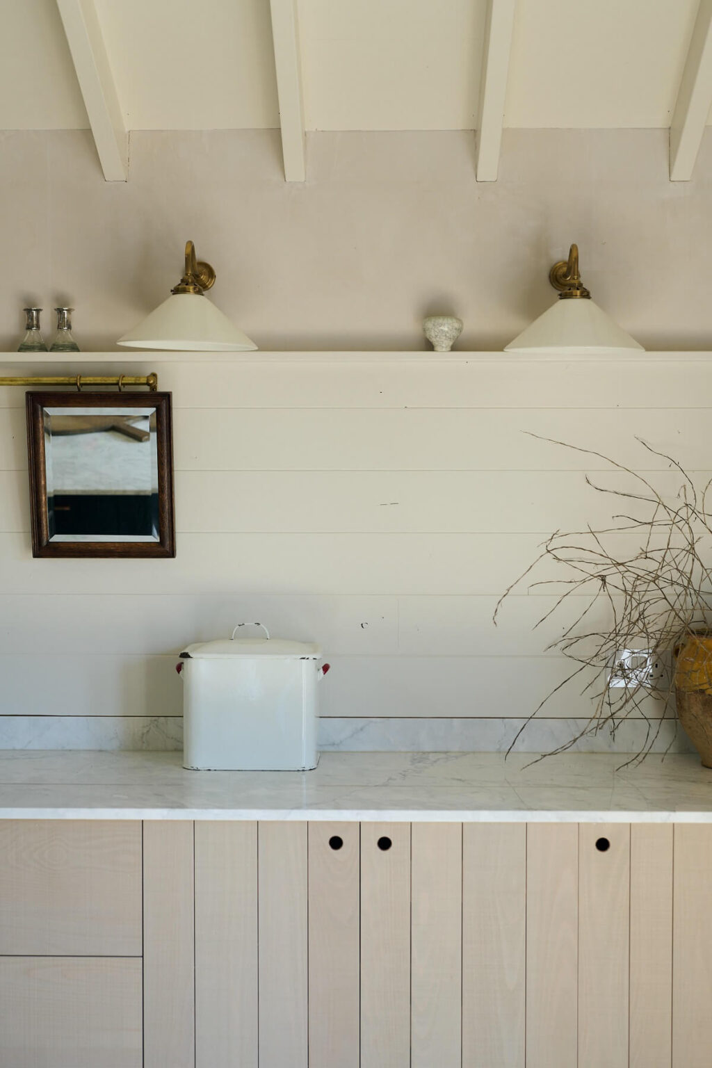 A deVOL Sebastian Cox Kitchen in a 17th Century Barn House - The Nordroom