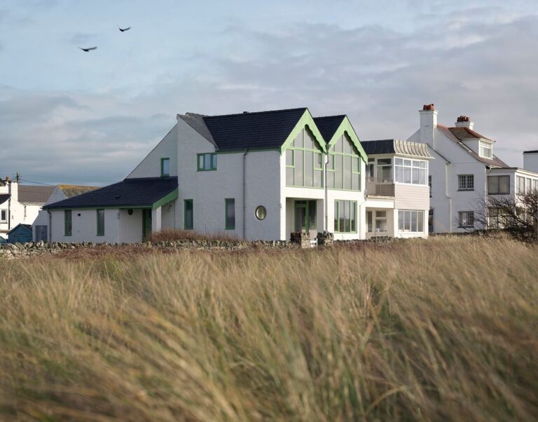 A Colorful House By The Sea Designed by Space A - The Nordroom