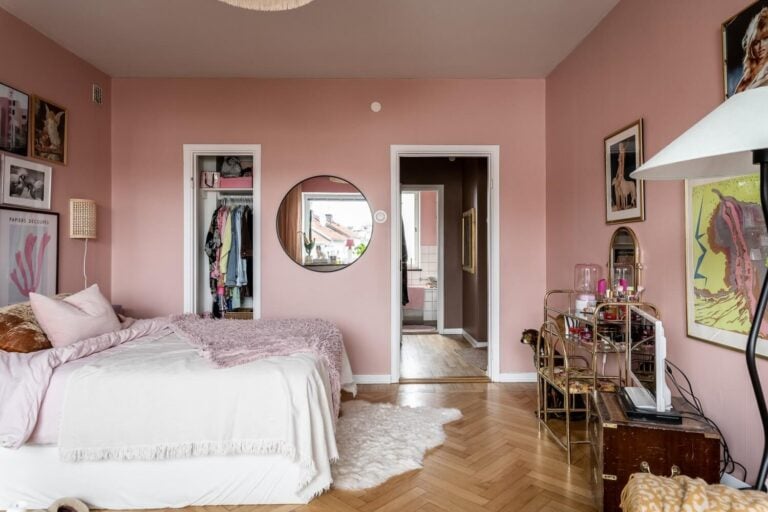 A Pink Studio Apartment with a Midcentury Kitchen - The Nordroom