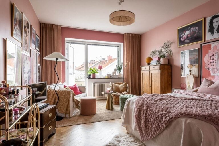 A Pink Studio Apartment with a Midcentury Kitchen - The Nordroom