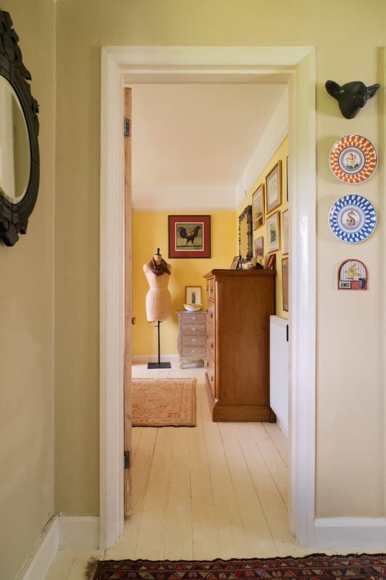 An English Cottage with Blue Color Accents - The Nordroom