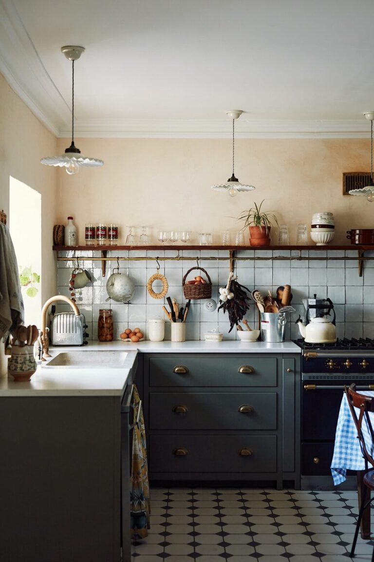 An English Cottage with a Perfect Kitchen - The Nordroom
