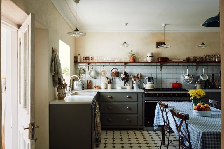 An English Cottage with a Perfect Kitchen - The Nordroom