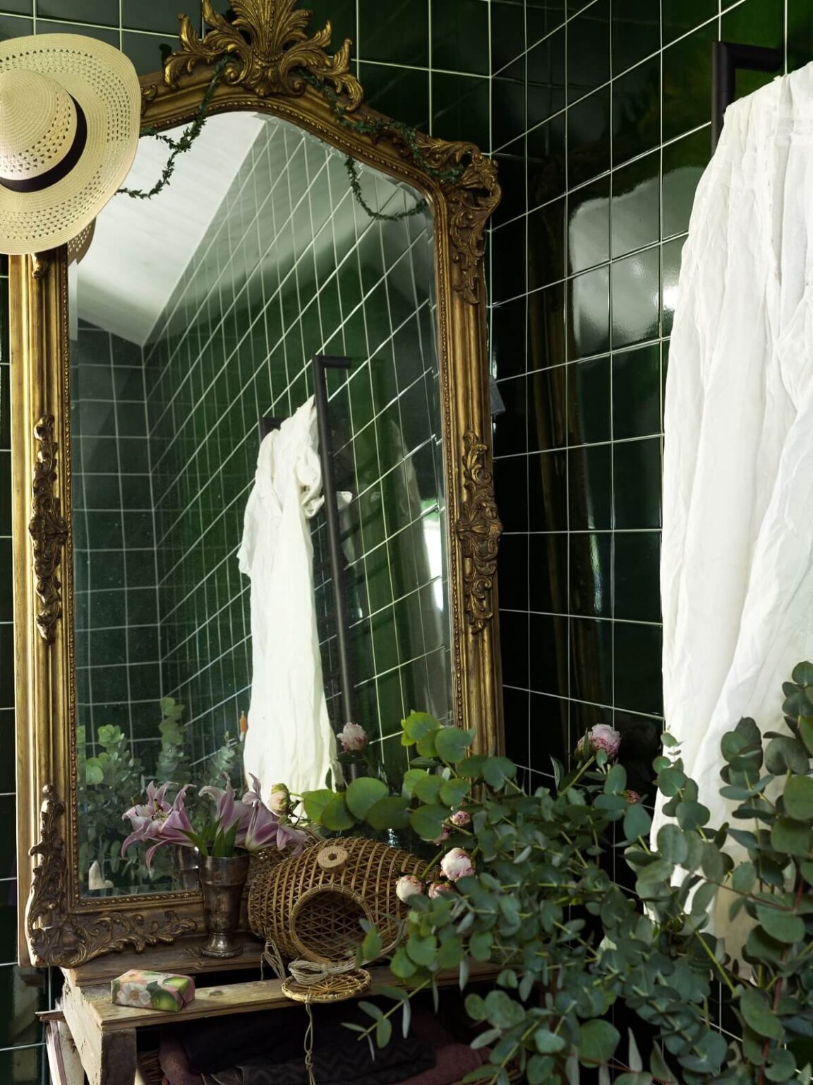 A Rustic Log Cabin With A Green Bathroom - The Nordroom