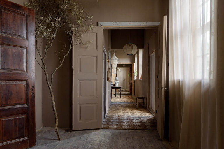 Natural Colors in a Swedish School Conversion - The Nordroom