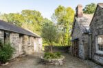An English Country House That Pairs History with Contemporary Design ...