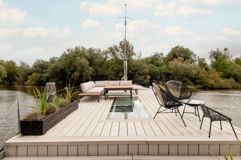 A Spacious and Stylish Houseboat in London - The Nordroom
