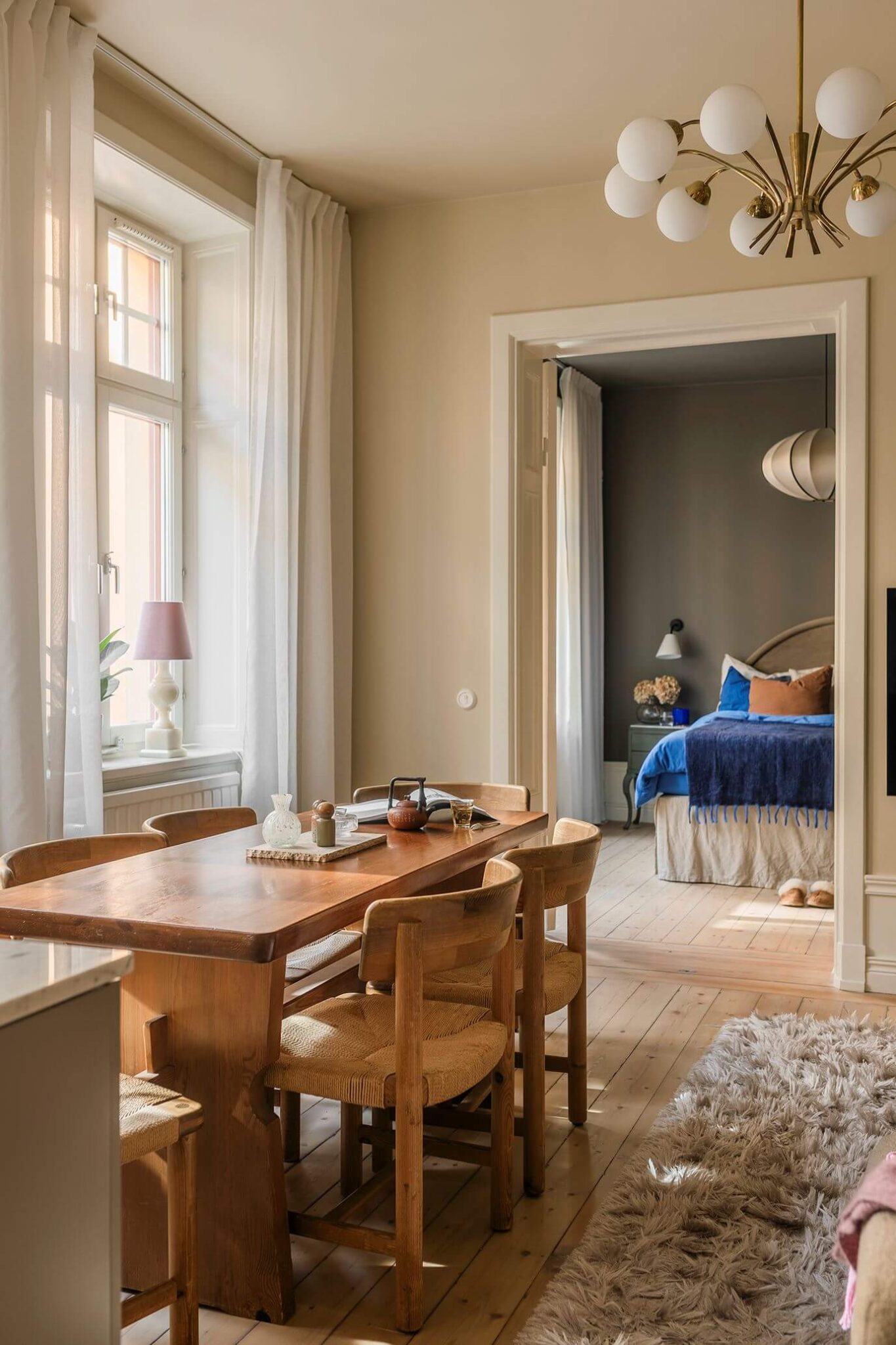 A Cozy Scandinavian Apartment with a Cobalt Color Accent - The Nordroom