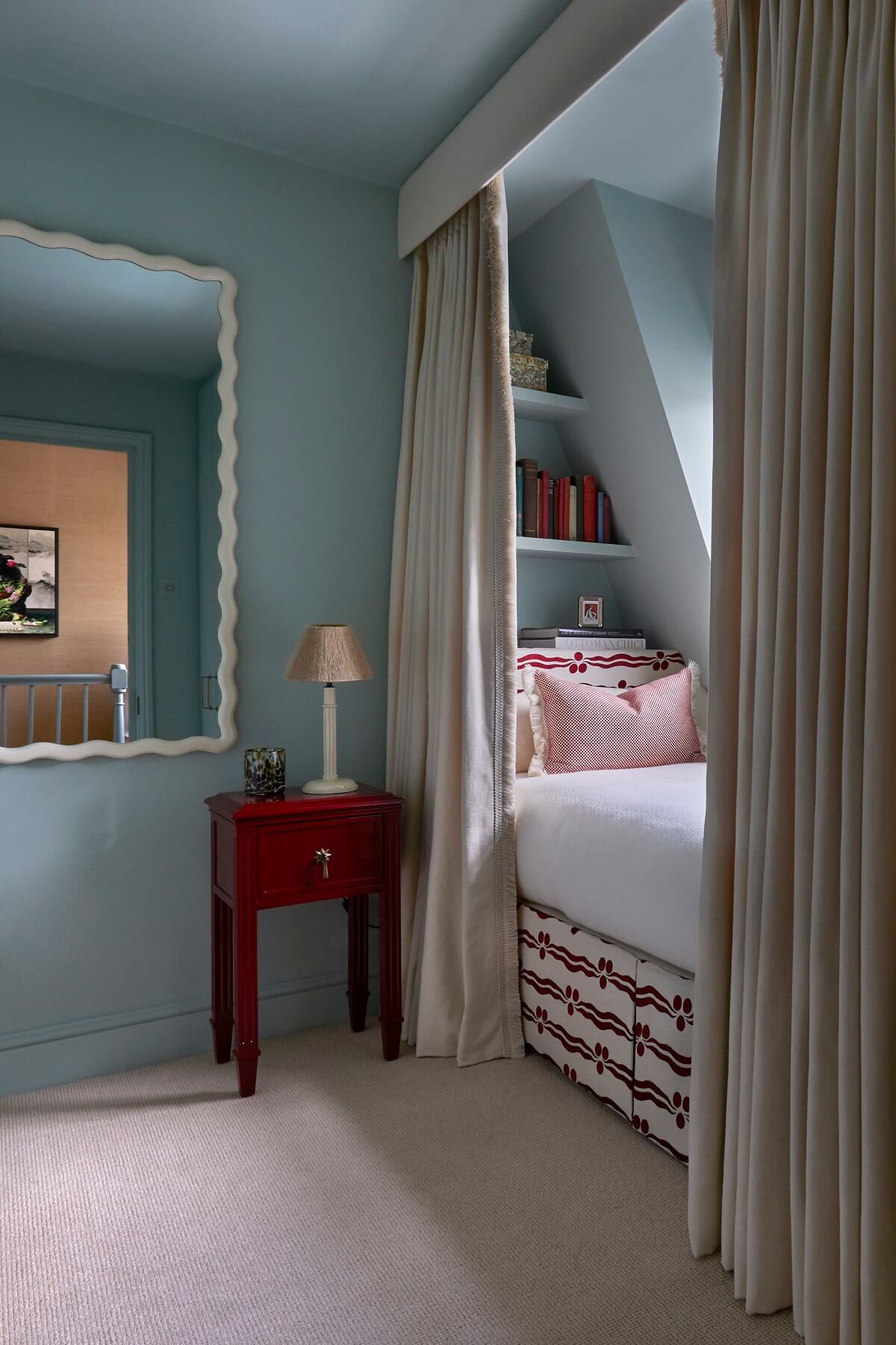 50+ Rooms That Prove ‘The Unexpected Red Theory’ Really Works - The ...