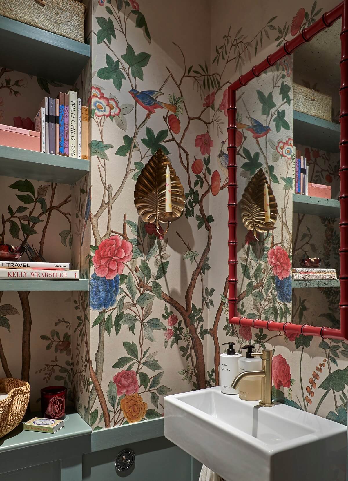 50+ Rooms That Prove ‘The Unexpected Red Theory’ Really Works - The ...