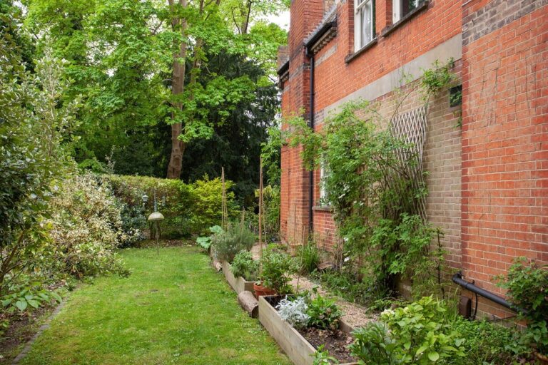 Charming Cottage Style in a London Maisonette - The Nordroom