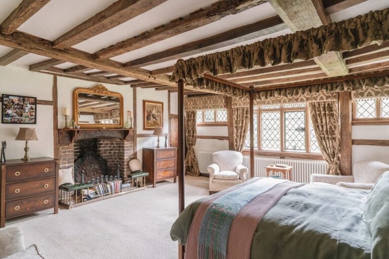 Magnificent Period Features in an English Tudor House - The Nordroom