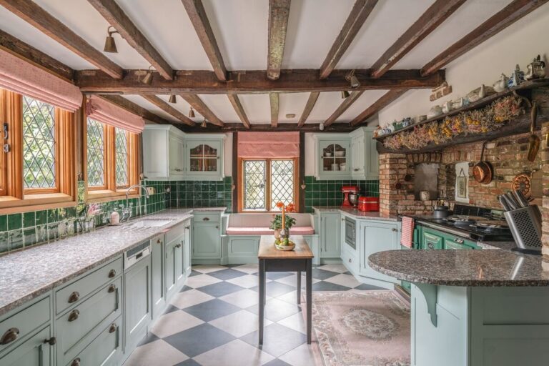 Magnificent Period Features in an English Tudor House - The Nordroom