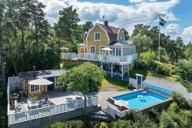 A Yellow Swedish Villa with Views of the Sea - The Nordroom