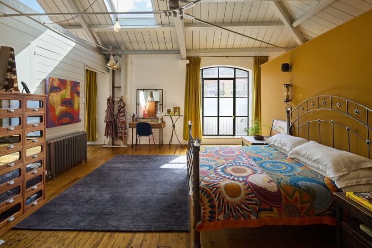 An Industrial and Colorful Warehouse Conversion in London - The Nordroom