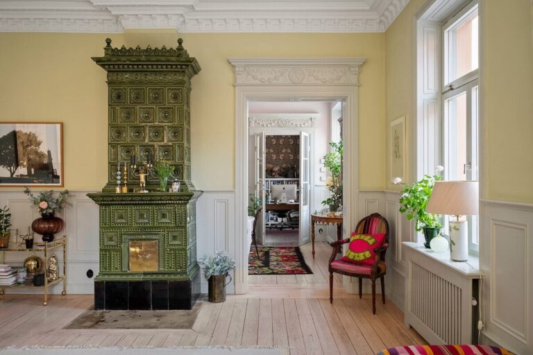 Bright, Spacious Rooms in a Classic Stockholm Apartment - The Nordroom