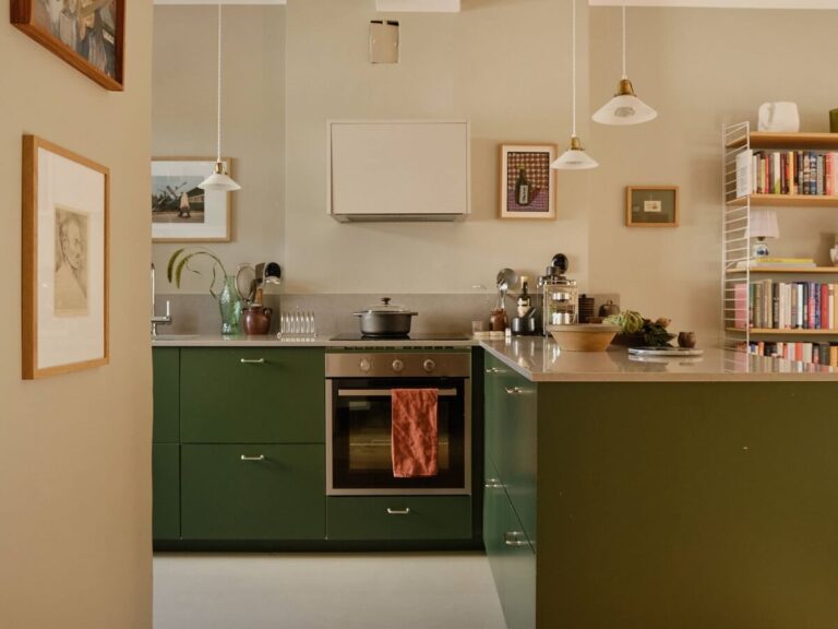 A Beautiful Calm and Natural Apartment with a Green Kitchen - The Nordroom