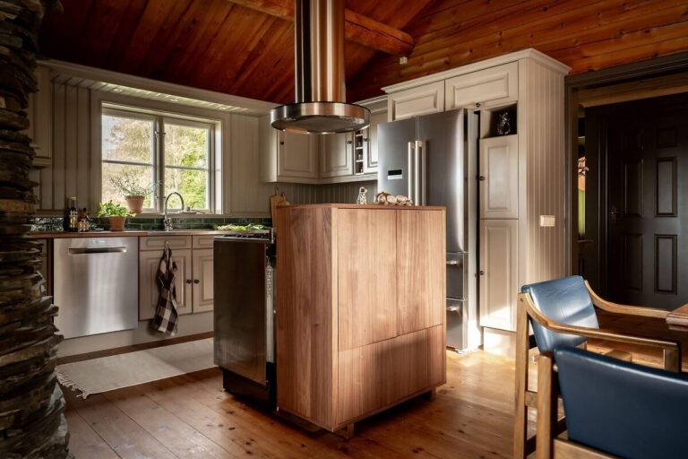 A Warm Scandinavian Log House with a Green Roof - The Nordroom