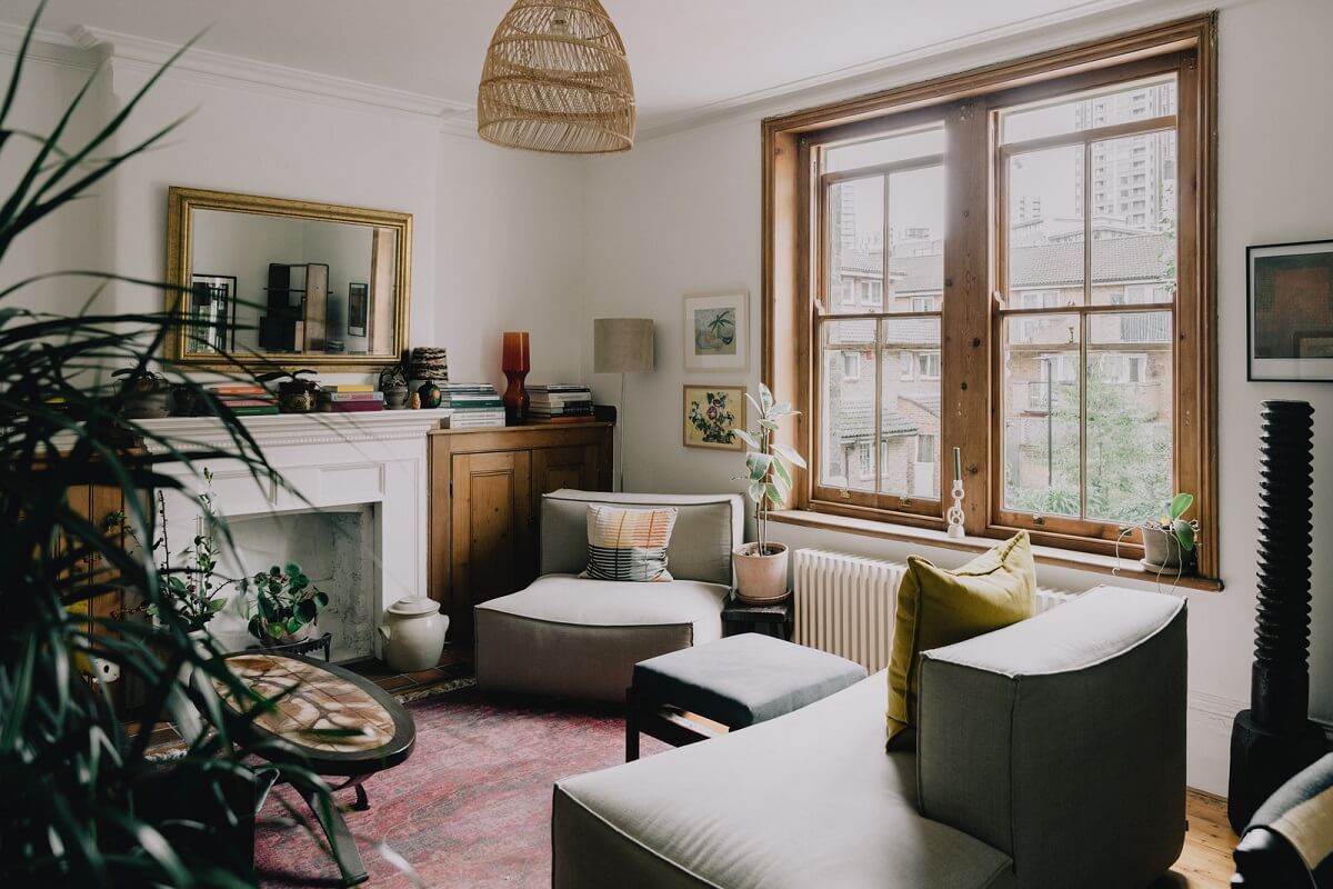 Period Details in a Cozy London Apartment in a Victorian Tenement ...