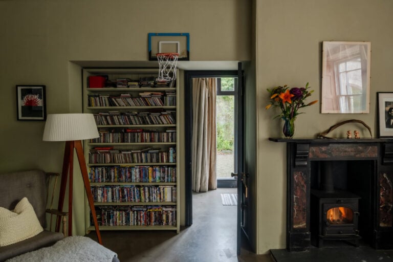 A Strong Color Palette in a Unique Country House in Cornwall - The Nordroom