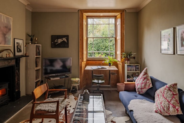 A Strong Color Palette in a Unique Country House in Cornwall - The Nordroom