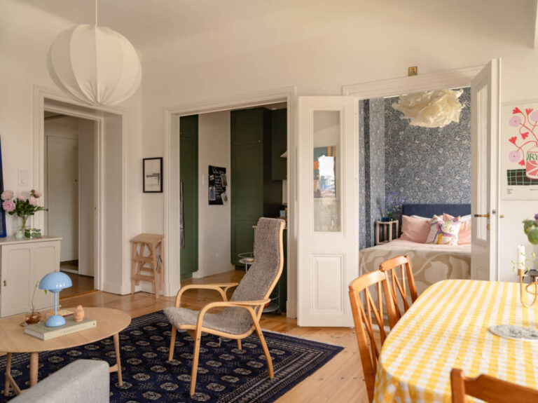 A Small Apartment with High Ceilings and a Large Bay Window - The Nordroom