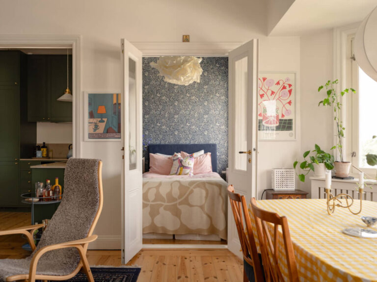 A Small Apartment with High Ceilings and a Large Bay Window - The Nordroom