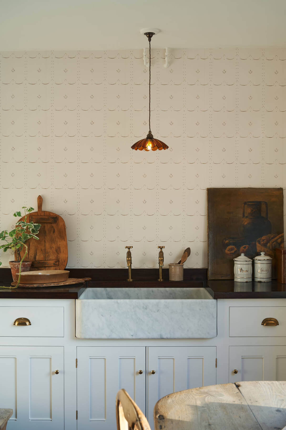 deVOL's Ditsy Delft Wallpaper: A Subtle Pattern Inspired by a Historic ...