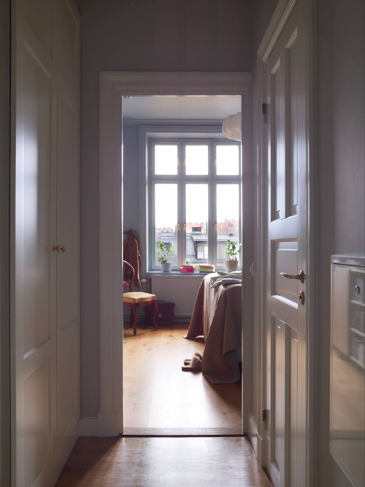 Lovely Color Combinations in a Charming One-Bedroom Apartment - The ...