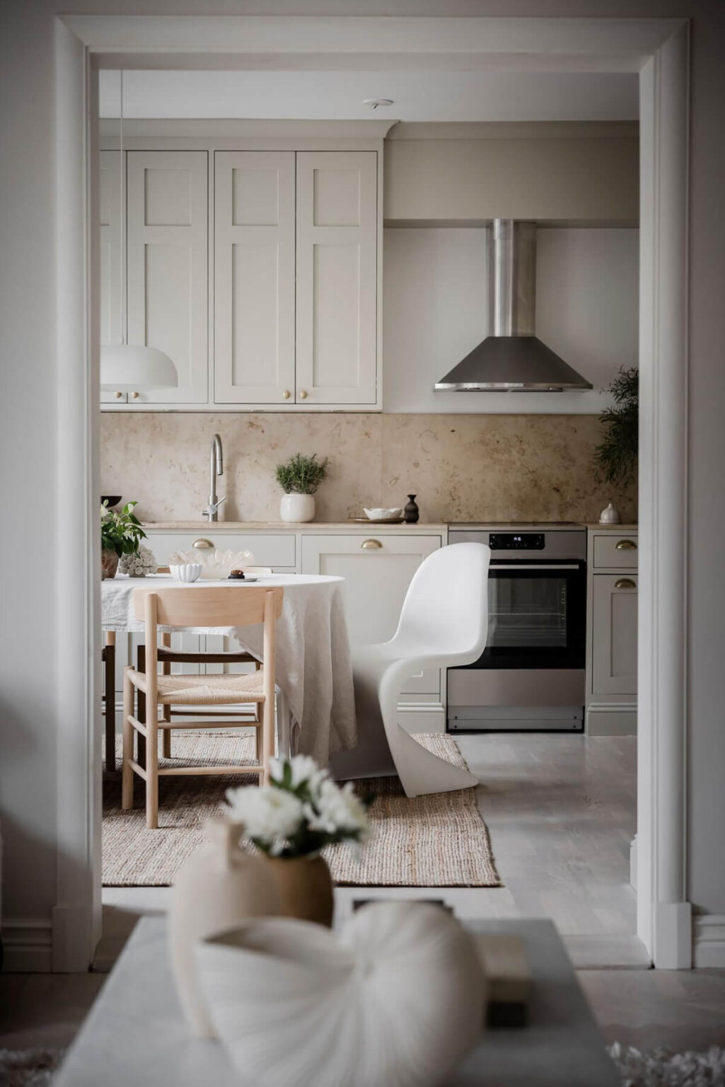 A Light Corner Apartment with an Open Flowing Floor Plan - The Nordroom