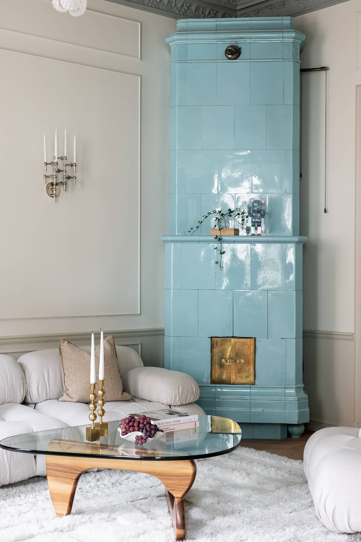 A Luxurious Stockholm Apartment with Period Features and a Blue ...