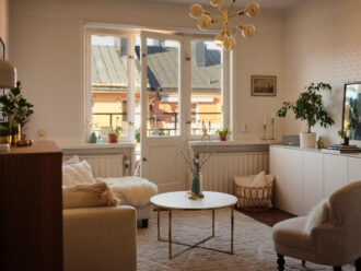 A Light-Filled 1920s Apartment with Two Spacious Balconies - The Nordroom
