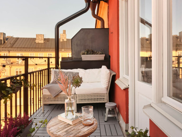 A Light-Filled 1920s Apartment with Two Spacious Balconies - The Nordroom