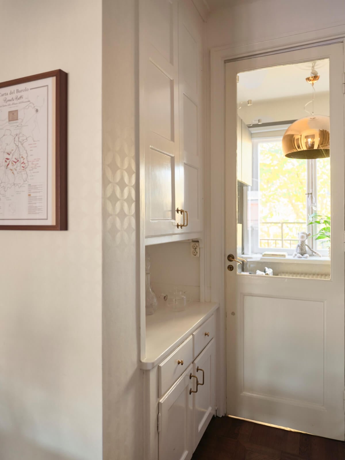 A Light-Filled 1920s Apartment with Two Spacious Balconies - The Nordroom