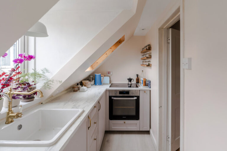 A Light-Filled London Attic Apartment with Cozy Nooks - The Nordroom