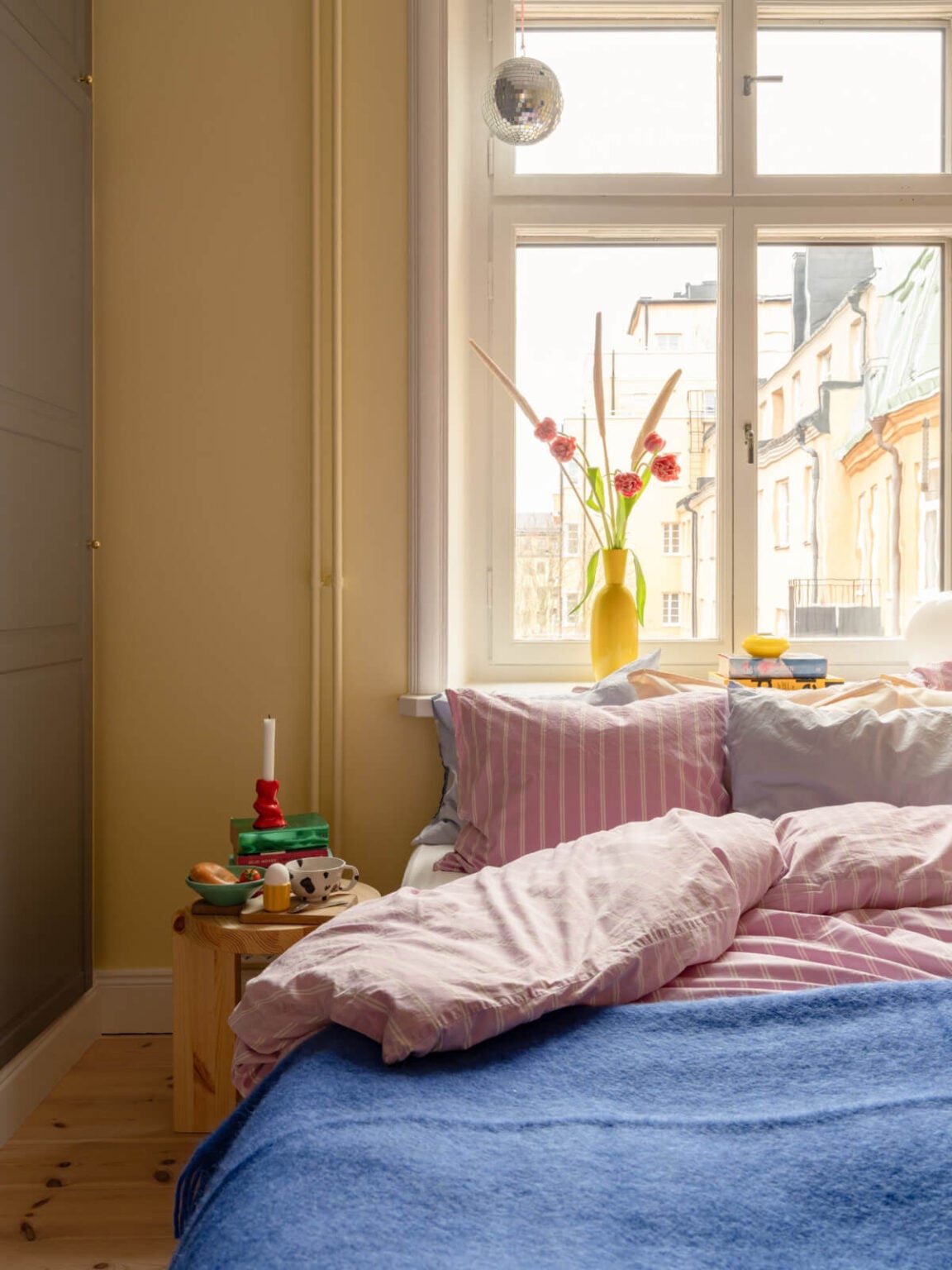 Cheerful Color Accents in a One-Bedroom Stockholm Apartment - The Nordroom