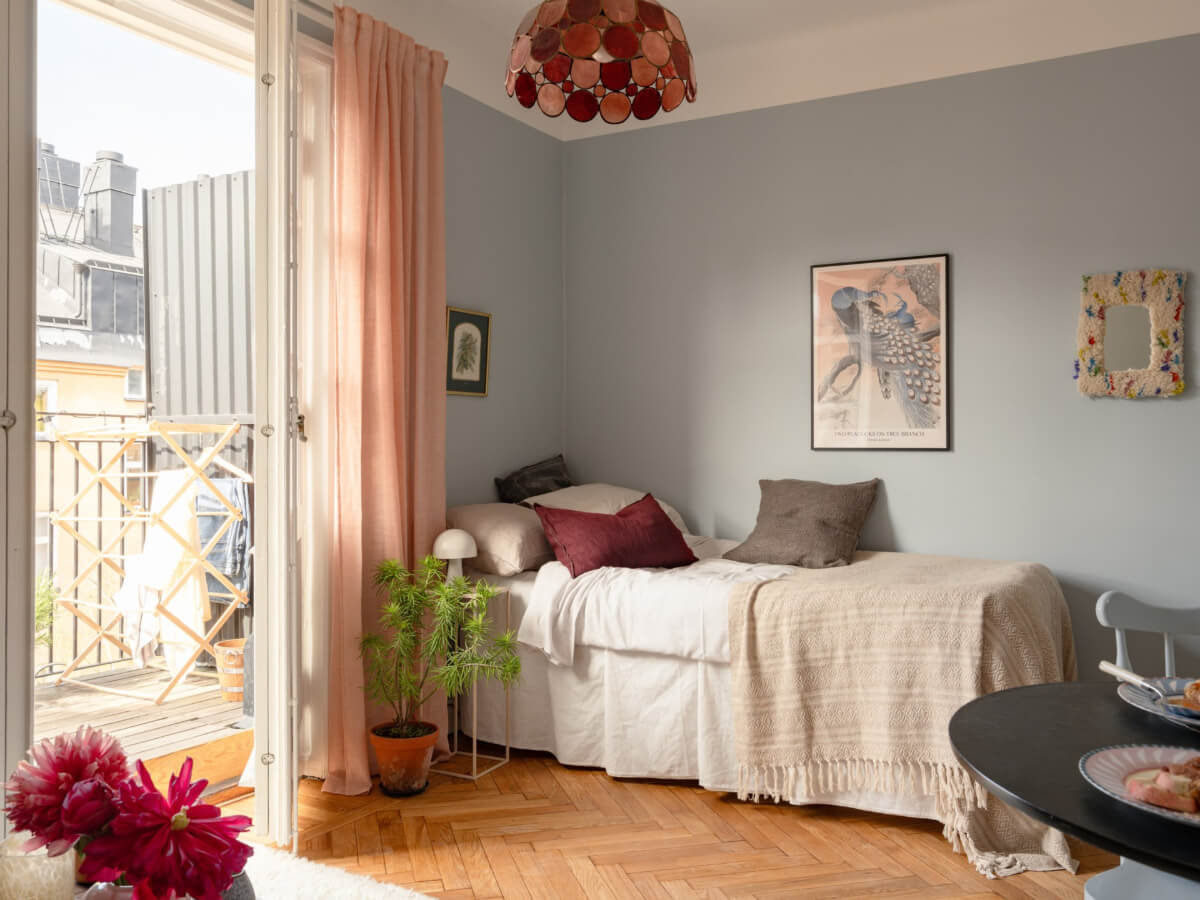 A Blue and Pink Studio Apartment with a Large Balcony - The Nordroom