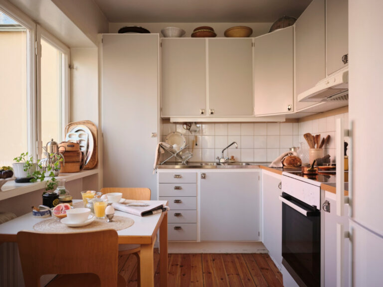 A Light-Filled Functionalist Apartment in Stockholm - The Nordroom