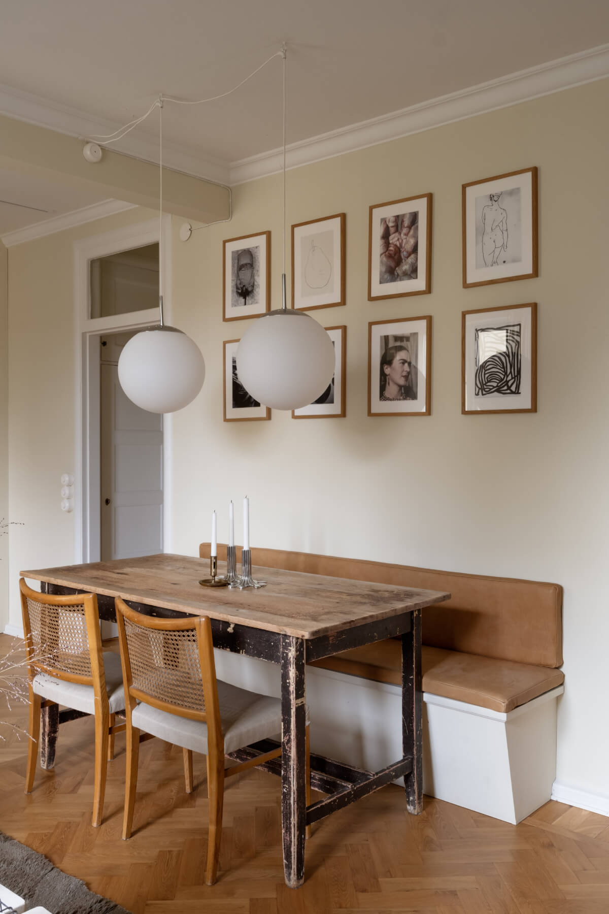 A Beige Color Palette and Built-in Bookshelves in a 1920s Apartment ...