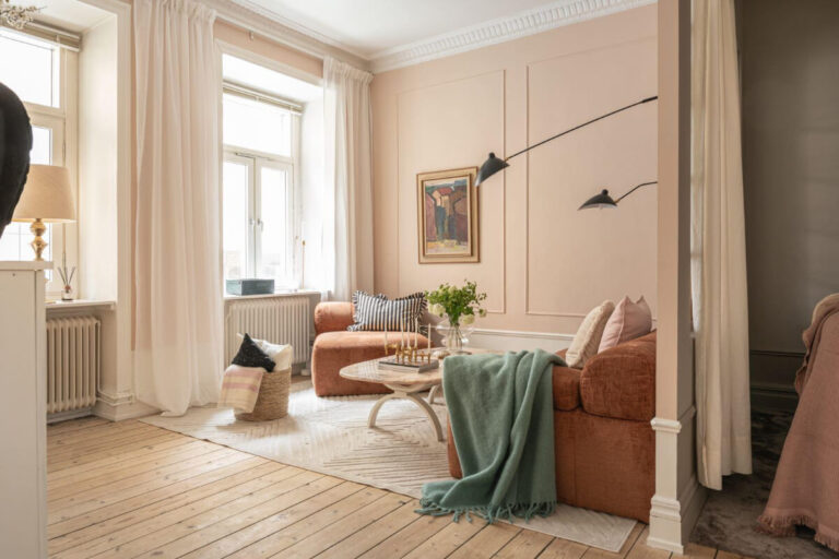 Warm Colors and Classic Elements in a Charming Studio Apartment - The ...